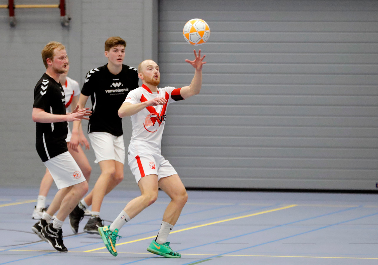 Geen ‘tweede’ meer, leegloop in de jeugd, toch koerst Ventura op titel ...