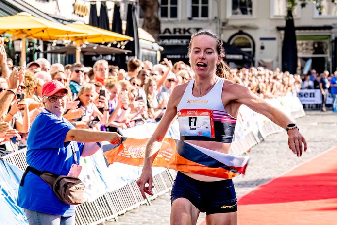 Anne Luijten grijpt alles aan voor een feestje: ‘Of mijn vader de ...