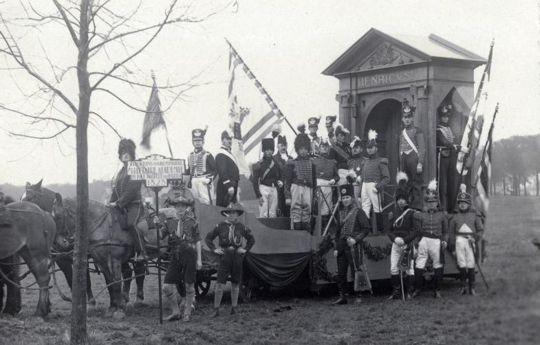 Antieke carnavalslyriek | Foto | AD.nl