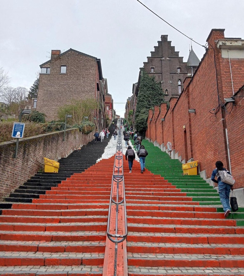 Les escaliers de Bueren, à Liège, repeints aux couleurs de la Palestine ...