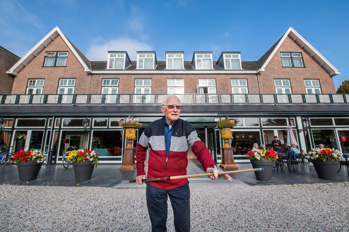 Apeldoorns hotel ‘heeft geen keus’ en weigert biljarters op leeftijd ...
