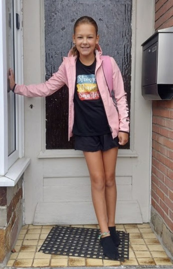 Nienke Is Klaar Voor Haar Eerste Schooldag In Wetteren Wetteren Hln Be