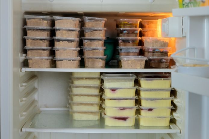 Greta (53) blijft achter met 466 potjes pudding nadat politie ...