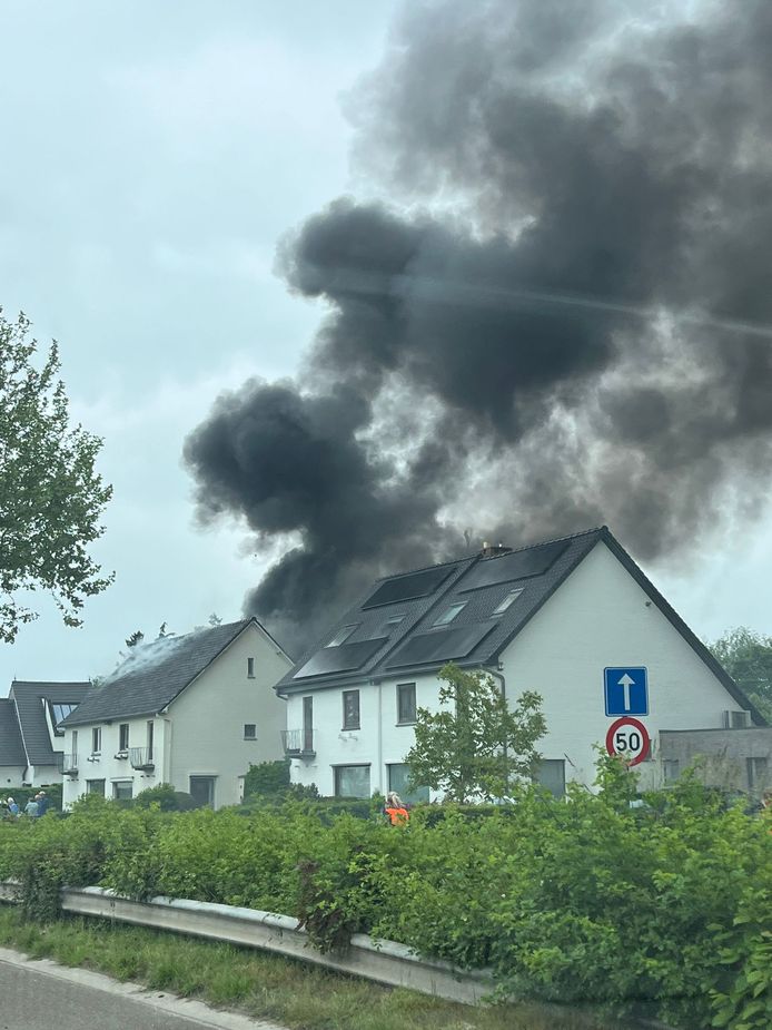 Brand in woning in Hasselt: grote rookpluim van ver te zien | Hasselt ...