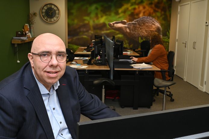 Bij de ‘buurtzame’ dorpsbank nog geld halen en storten aan de balie ...