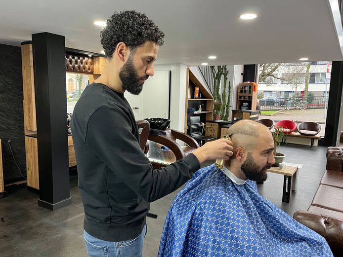 Wie geschoren wordt moet stil zitten, ook bij barbier Bilal: ‘Overloop ...