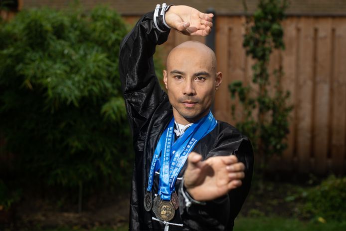Is kungfuvechter Levi (38) uit Wierden de nieuwe Jackie Chan? ‘Ben al ...