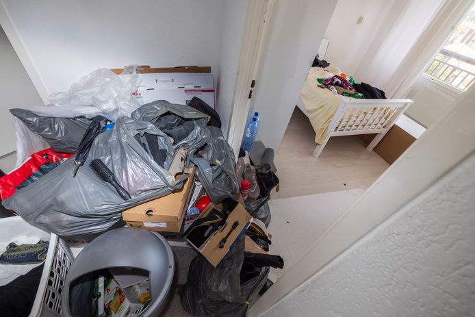Flatbewoners leven al weken in chaos vanwege verbouwing: ‘Op straat ...