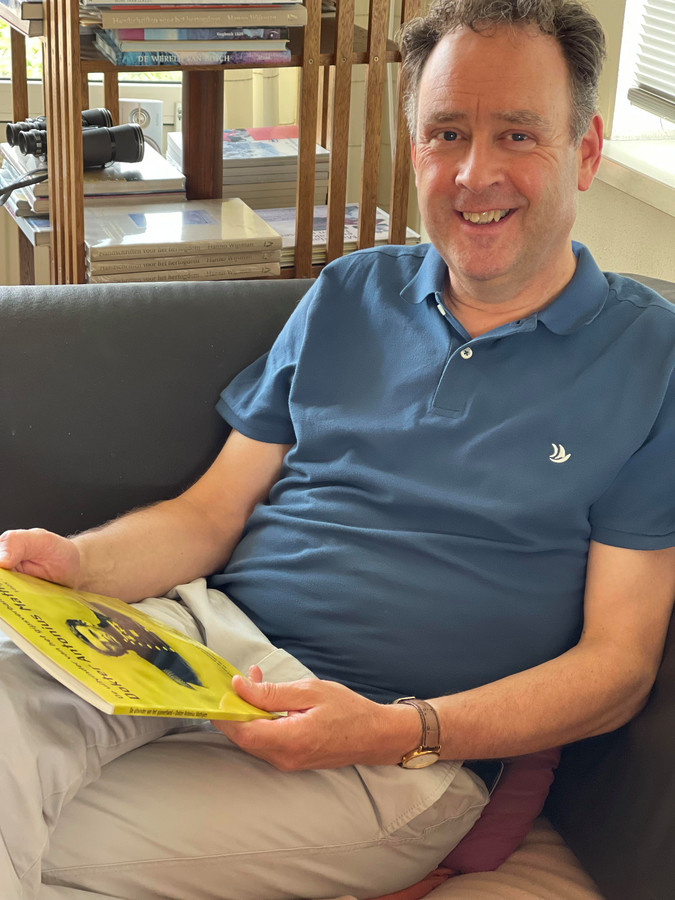 Uitvinder brak pootjes van levende kippen om zijn gipsverband te testen ...