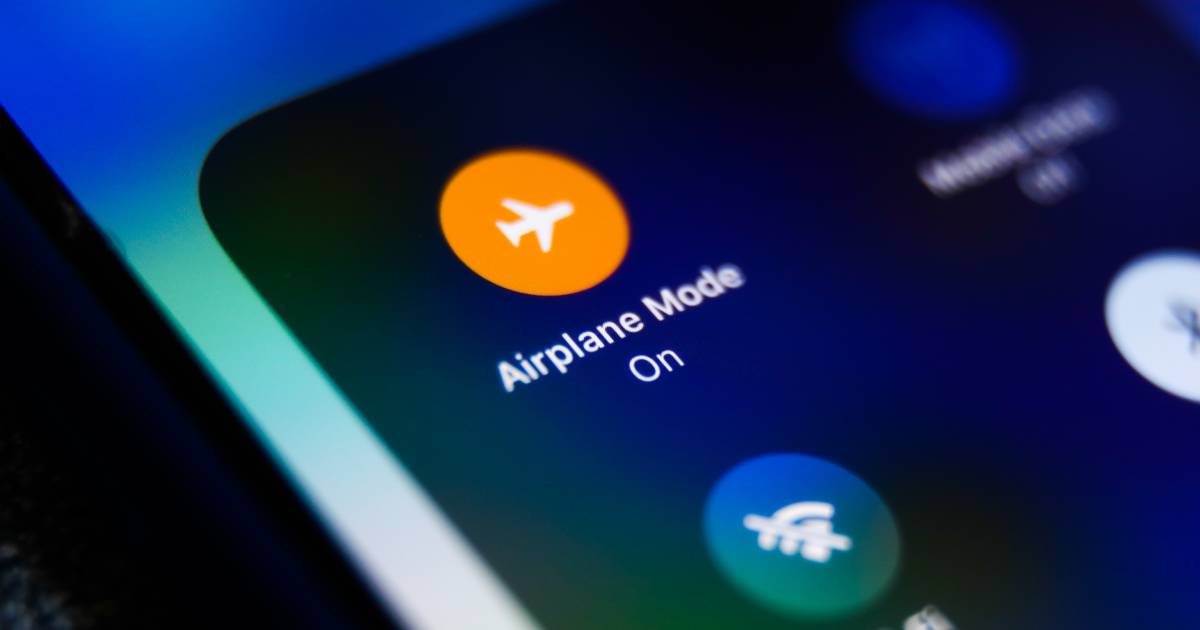 Pourquoi faut-il activer le mode avion durant un vol? | Tech | 7sur7.be