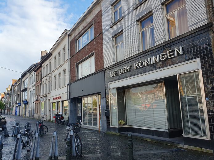 Hoek ‘De Dry Koningen’ maakt plaats voor nieuwbouw: “Startschot van ... Hoek ‘De Dry Koningen’ maakt plaats voor nieuwbouw: “Startschot van ...