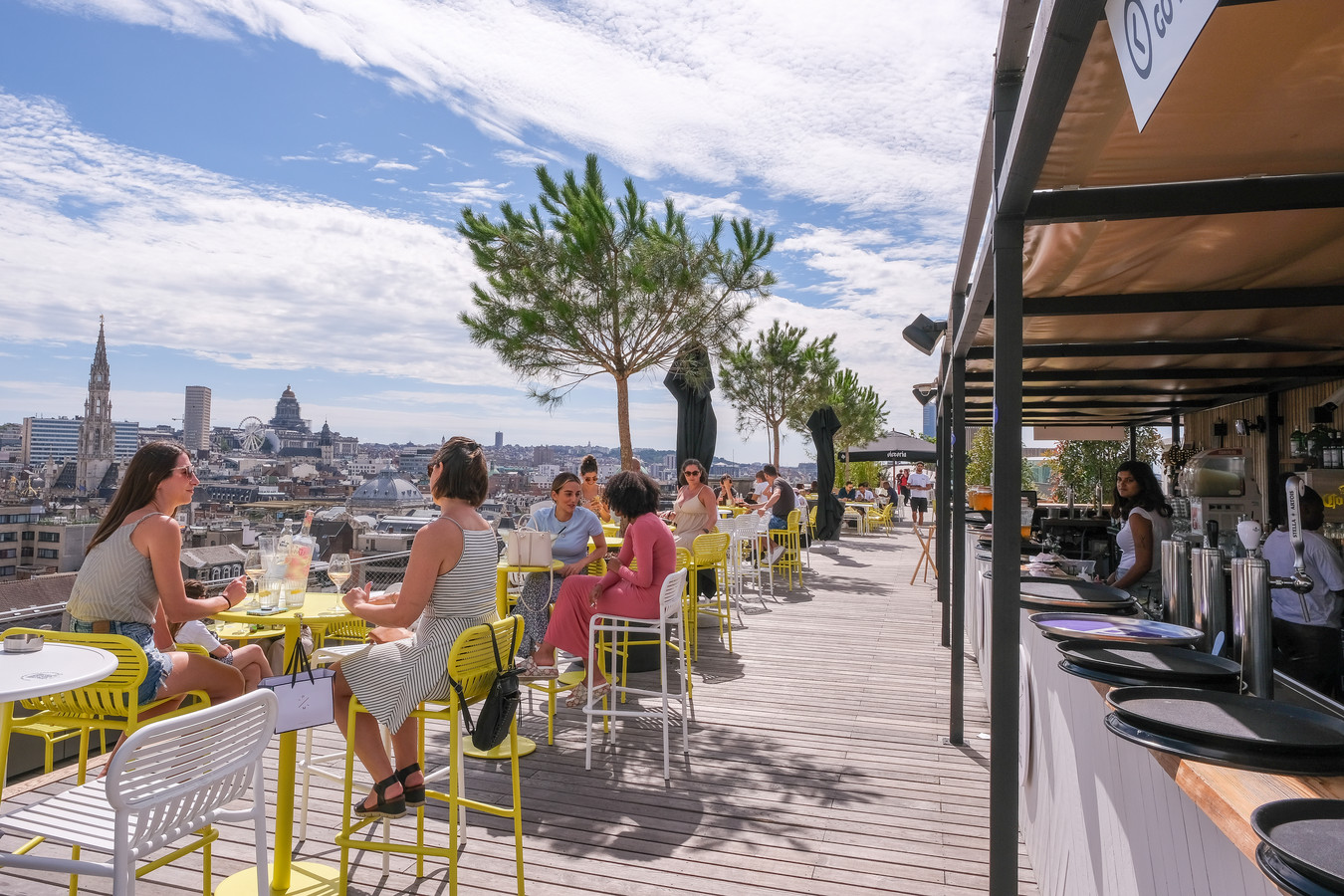 RESTOTIP. Rooftop 58: genieten vanop grootste panoramisch dakterras van ...