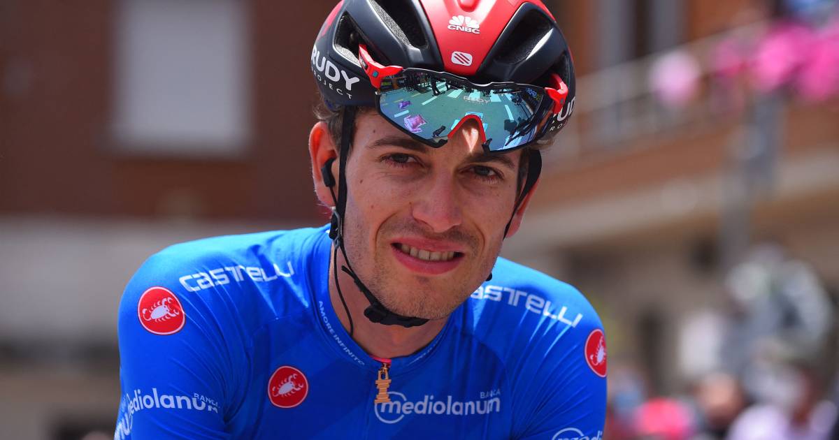 Wielrenner Gino Mäder (26) overleden na zware val in Ronde van ...
