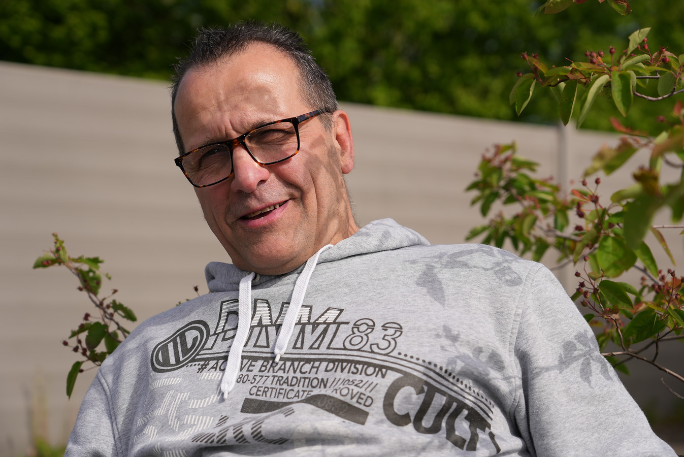 Robert (61) moet op vervroegd pensioen nadat Van Hool failliet ging: "Hoe zak je plots van een ...