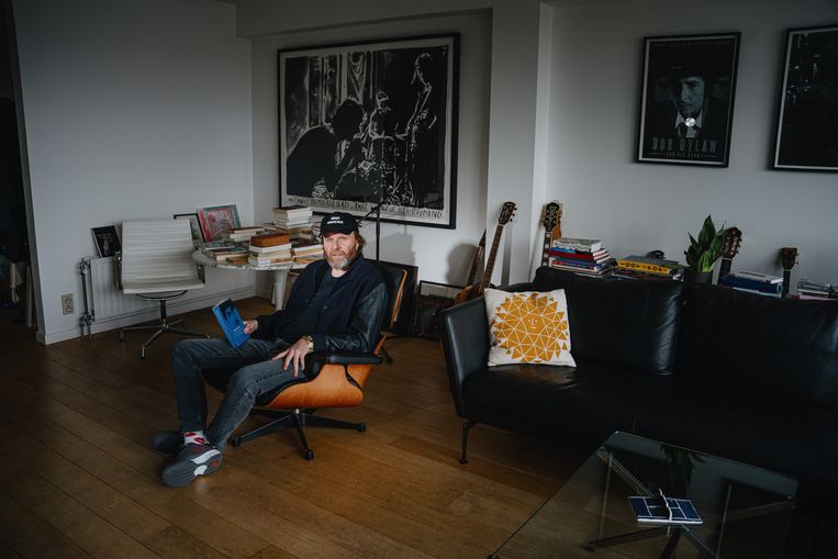 ‘Als je een boek goed vindt, geef je het door’: de boekenkast van ...