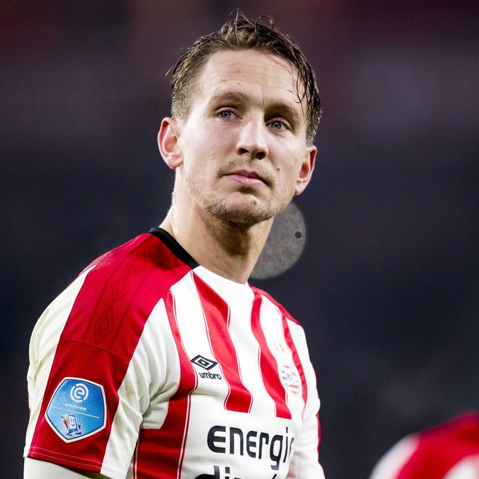 Luuk de Jong na goal blij met scheidsrechter Siemen Mulder | PSV | ed.nl