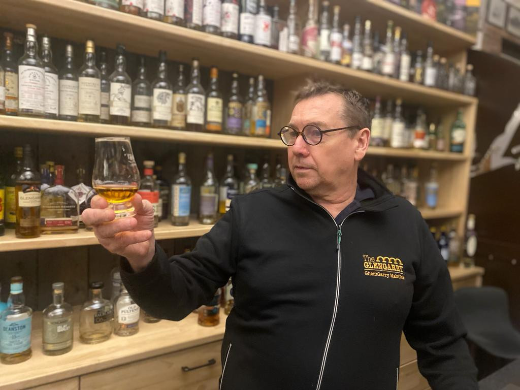 Uitbater Mario (56) van The Glengarry maakt zijn selectie voor het ...