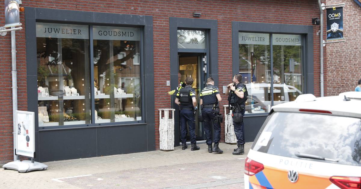 Verdachten van brute overval op juwelier in Halsteren blijven langer in de cel | Bergen op Zoom ...