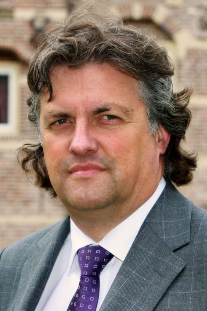 VVD Wijchen wil op ambtenaren bezuinigen | Maas en Waal | gelderlander.nl