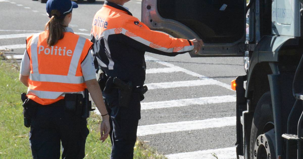 Politie Waasland-Noord en Vlaamse Belastingdienst houden gezamenlijke ...