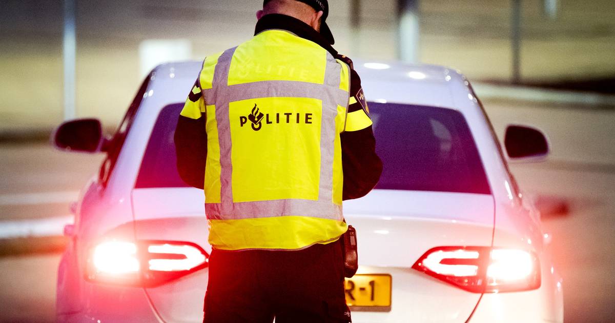 Nico (29) uit Emmeloord rijdt met gehavende vrouw in auto: ‘Hij wil me ...