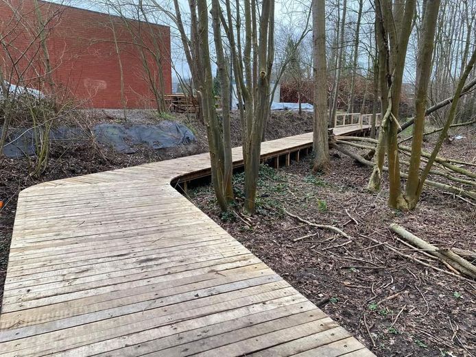 Vlonderpad in Eilandbos krijgt stilaan vorm | Sint-Lievens-Houtem | hln.be
