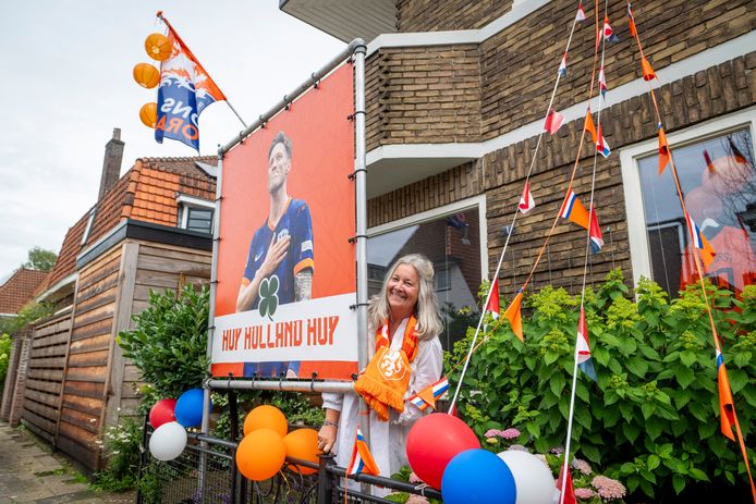 Moeder Astrid is zo trots op Wout Weghorst: ‘In mijn buik voetbalde hij ...
