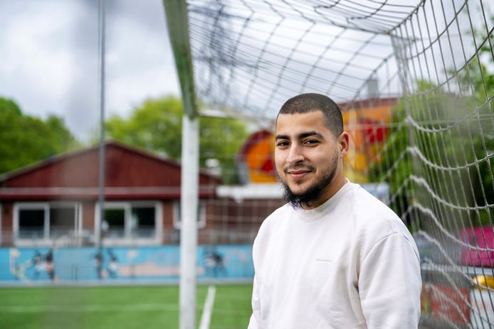 Redouan (25) droomt met zijn broers en vrienden van de eredivisie in de zaal: ‘Iedereen was ...