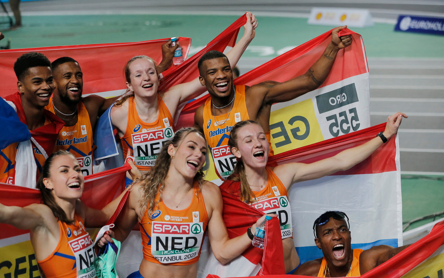 Femke Bol en Lieke Klaver beleven droomweekend: ‘We zijn gewoon twee ...