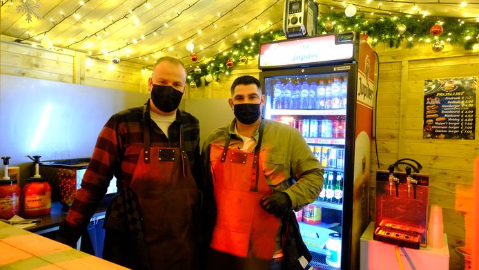 Kerst in Ieper, met kraampjes op Kiekenmarkt, wél succes op zaterdag ...