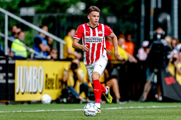 Ineens zit er nóg een jonge Belg bij het eerste team van PSV: ‘Ik had ...