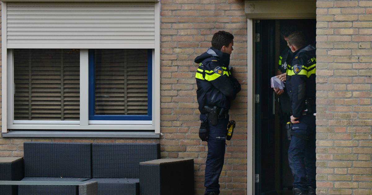 Man wordt aan zijn voordeur bedreigd in Breda, verdachte (17 ...