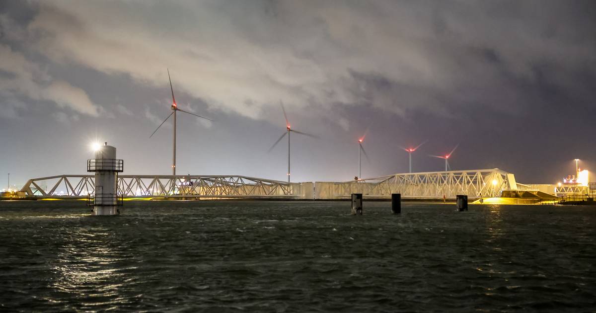 Genieten van de eerste échte stormsluiting van Maeslantkering ...