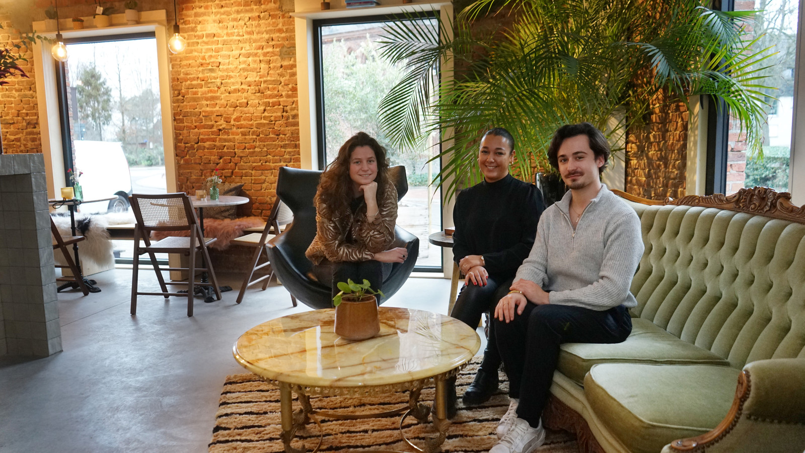 Laura (24) opent ontbijt- en lunchbar Lucy’s: “Met keramiek van m’n moeder en handgemaakt ...