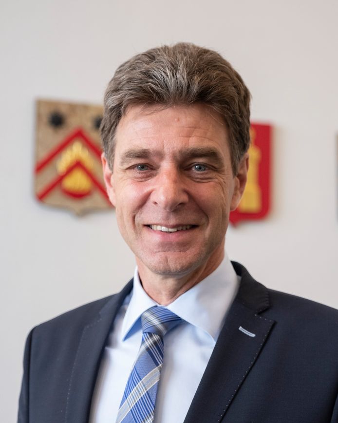 SGP-wethouder Chris Dekker roept geloofsgenoten op: ‘Nu niet samenkomen ...