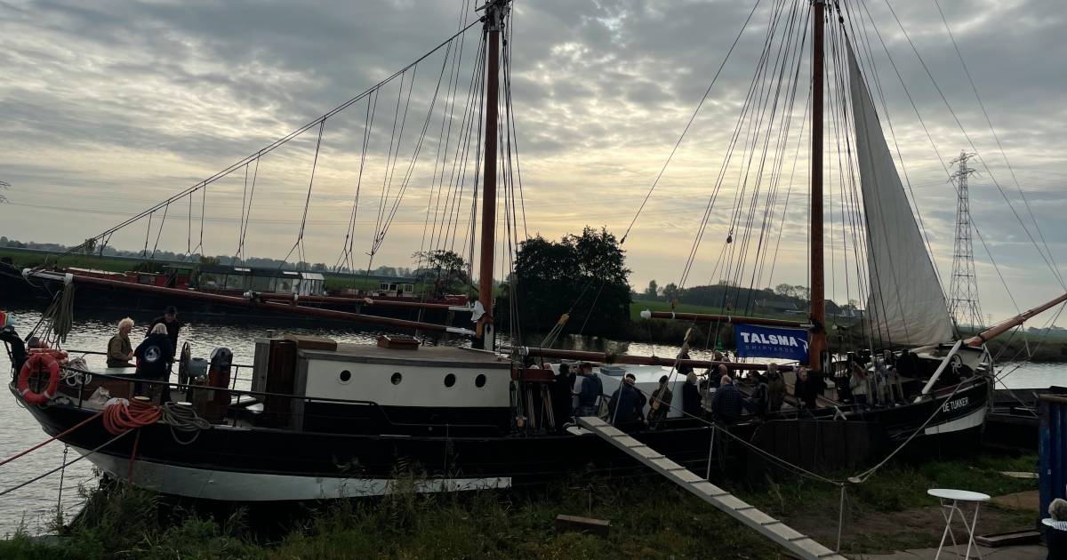 Beroemd zeilschip De Tukker vaart weer en vervoert voortaan vracht, en ...