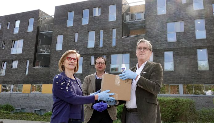 Houtgroep Cras en biotechbedrijf Ziphius doneren 500 flesjes handgel ...