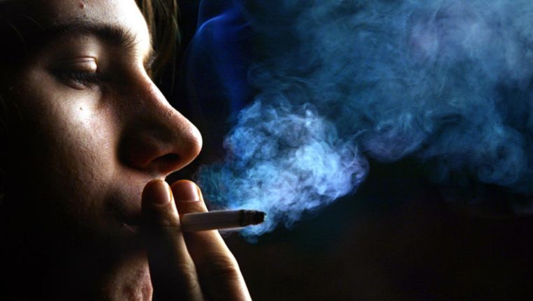 "Coole" blauwe rook moet jongeren aan sigaret helpen | De Morgen