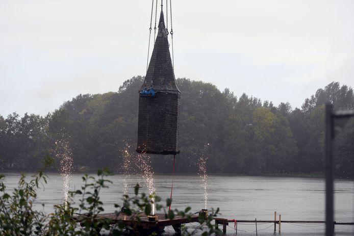 Burcht van de Rode Ridder wordt gerestaureerd: 500 jaar oude torenspits ...
