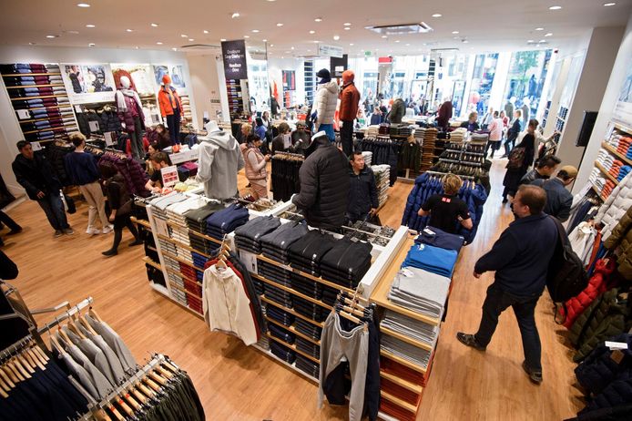 Le premier magasin Uniqlo à Bruxelles a ouvert ses portes | Tendances ...
