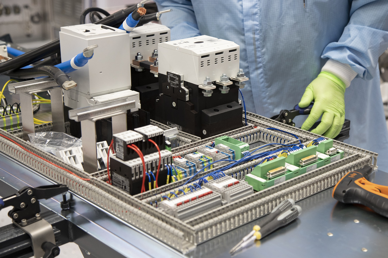 Extra parkeerplaats Benchmark Almelo, plek voor 200 auto’s | Foto ...