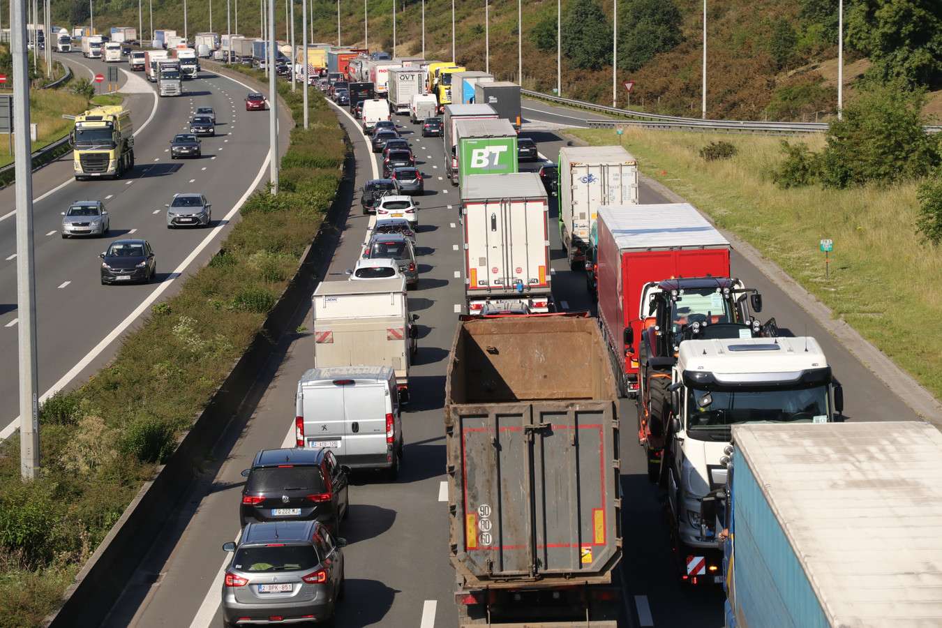 Linkerrijstrook versperd op E17 richting Antwerpen ter hoogte van ... Linkerrijstrook versperd op E17 richting Antwerpen ter hoogte van ...
