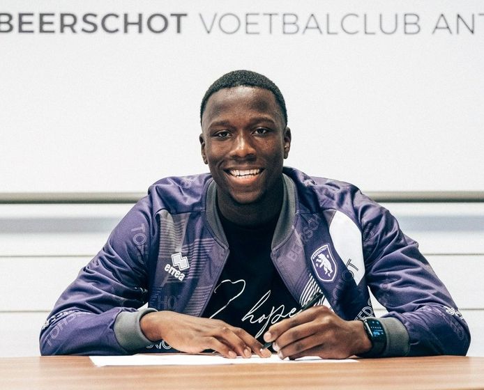 Tester Ayouba Kosiah kan Beerschot overtuigen en tekent voor twee ...