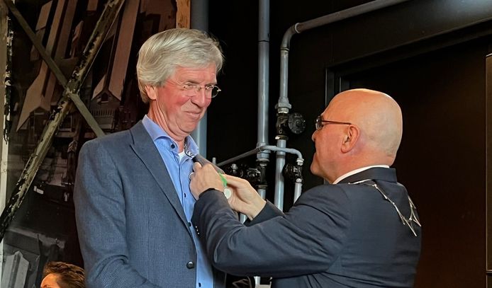 Meierijstad eert Van den Hoven (Noordkade) met penning van verdienste ...