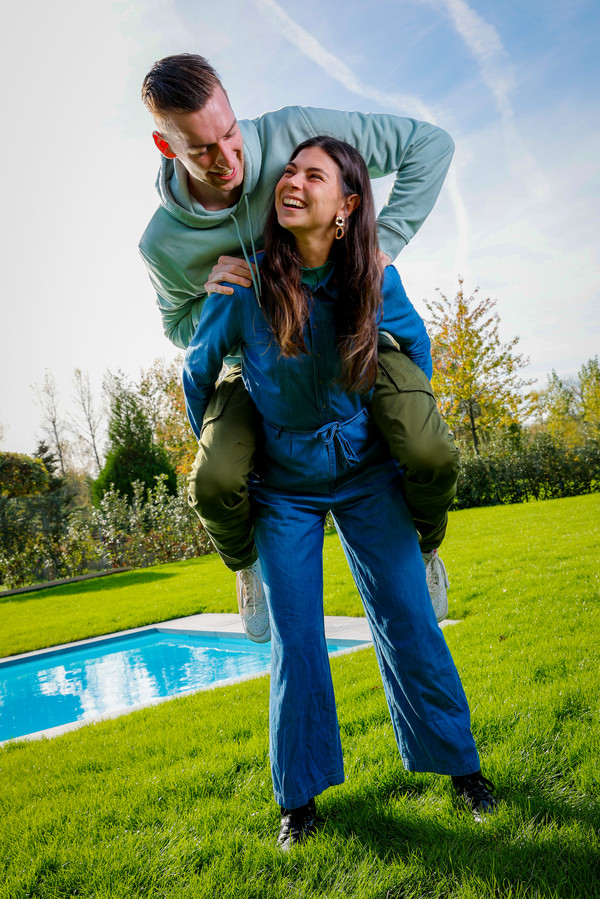 INTERVIEW. Na 1 miljard views scoren Céline en Michiel (CeMi) nu ook in bioscoop. “Mama vloekte ...