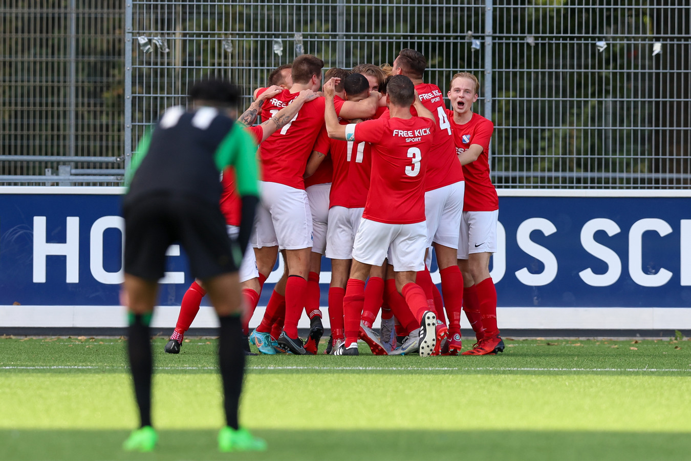 RKAVV herovert koppositie en vierdeklasser stuurt nu al trainers weg ...