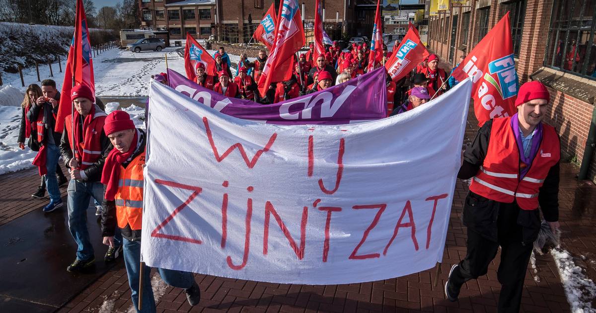 Werknemers Eaton Hengelo staken andermaal voor betere cao | Hengelo ...