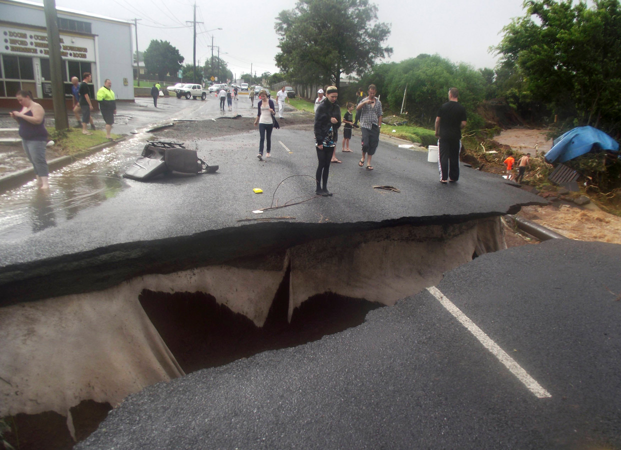 Tsunami-achtige overstroming verwoest Australisch stadje | Foto | hln.be
