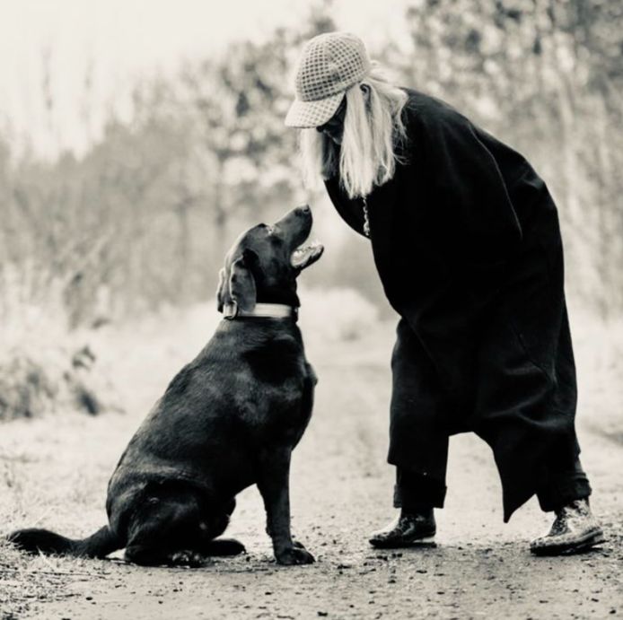 Ja, je hond kan ruiken dat je kanker hebt. Experts leggen uit op welke ...