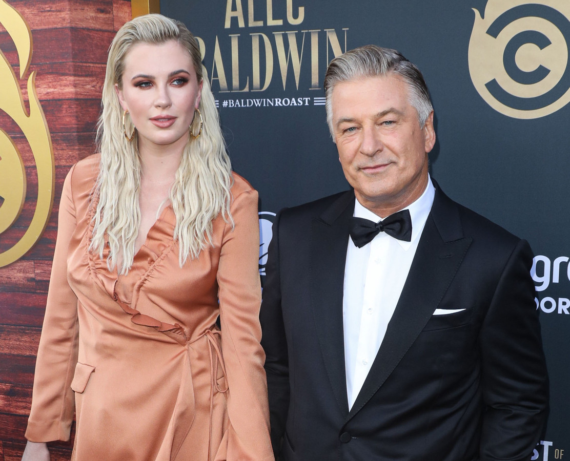 Dochter Alec Baldwin toont kaalgeschoren hoofd en Cardi B onthult ... Dochter Alec Baldwin toont kaalgeschoren hoofd en Cardi B onthult ...